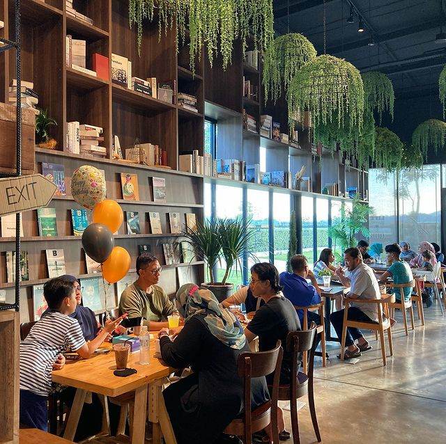 Ink Library Cafe - Baca Buku Sambil Minum Coffee Di Cafe Yang Cosy Ini ...